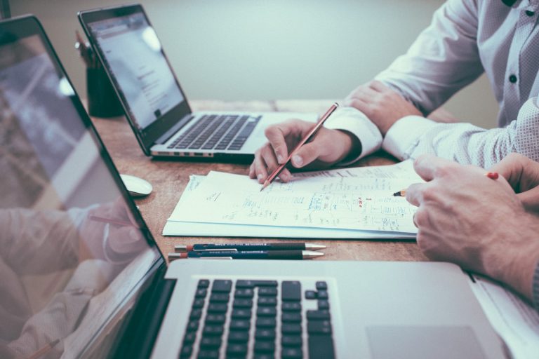 Internal vs External Customers: Understanding the Key Differences ...